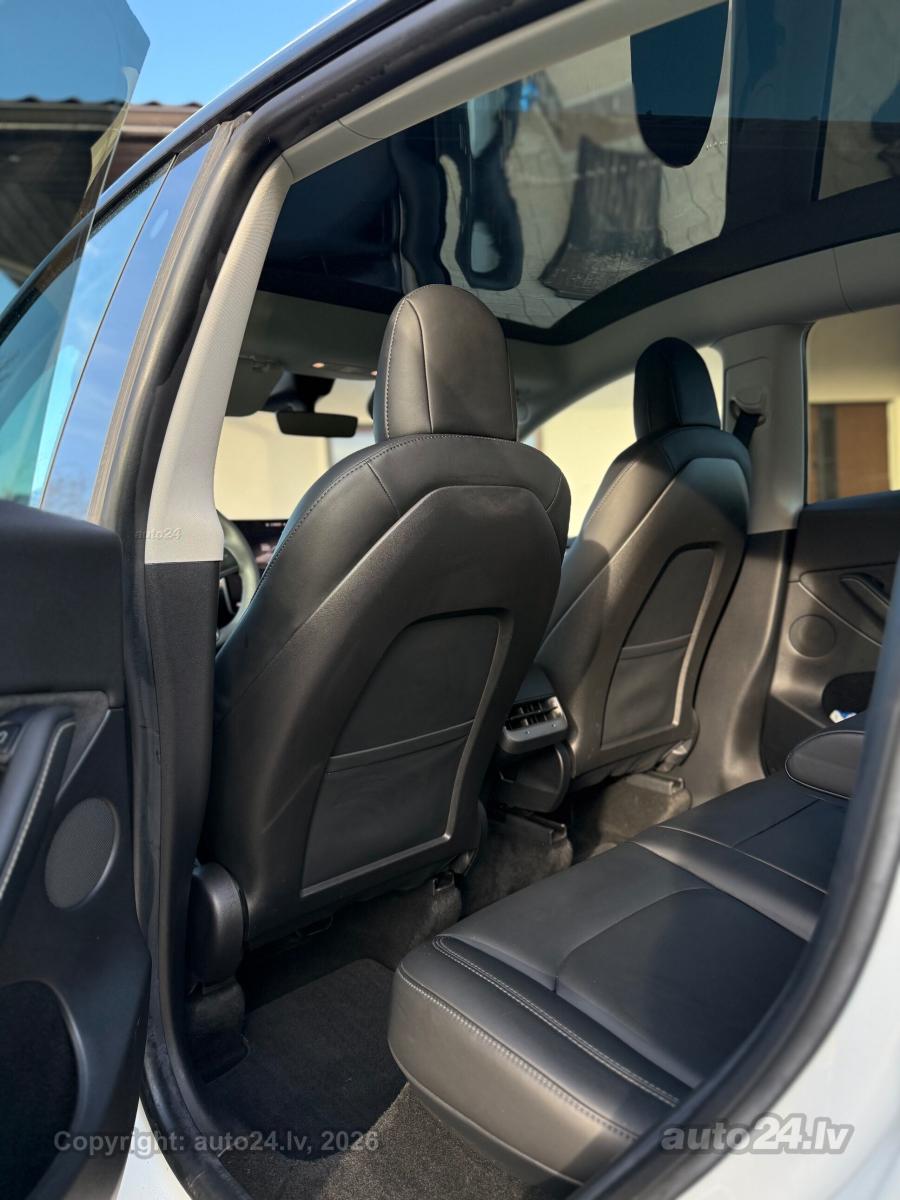 White Tesla Model Y 2022 in Tallinn, with an engine capacity of 0.00 L and mileage of 80 thousand km for 33900 €, photo 10 on AUTOMOTO.COM.LV