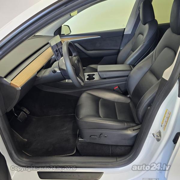 Balts Tesla Model Y 2022 Tartu, ar dzinēja tilpumu 0.00 L un nobraukumu 74 tūkst. km par 36000 €, foto 3 vietnē AUTOMOTO.COM.LV