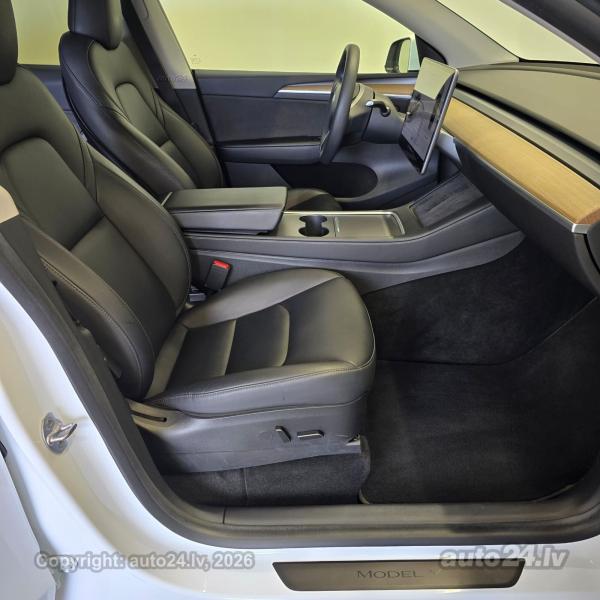 Balts Tesla Model Y 2022 Tartu, ar dzinēja tilpumu 0.00 L un nobraukumu 74 tūkst. km par 36000 €, foto 4 vietnē AUTOMOTO.COM.LV