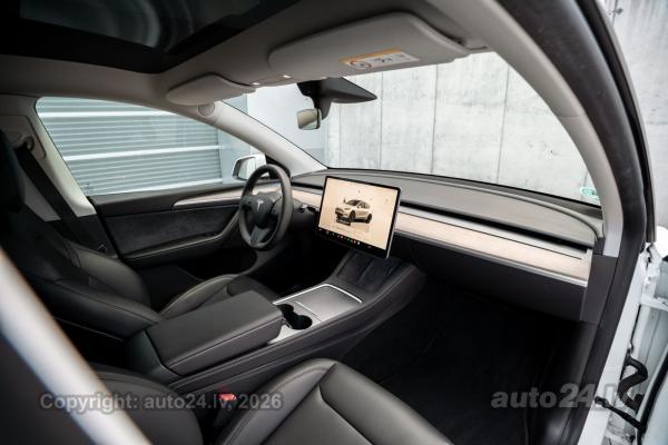 Balts Tesla Model Y 2022 Tartu, ar dzinēja tilpumu 0.00 L un nobraukumu 54 tūkst. km par 38900 €, foto 4 vietnē AUTOMOTO.COM.LV
