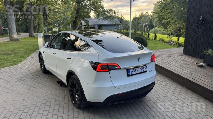 Balts Tesla Model Y 2022 Cēsis, ar dzinēja tilpumu 0.00 L un nobraukumu 124 tūkst. km par 29990 €, foto 6 vietnē AUTOMOTO.COM.LV