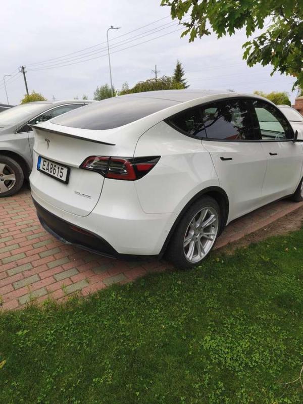White Tesla Model Y 2022 in Klaipeda, with an engine capacity of 0.00 L and mileage of 51 thousand km for 24500 €, photo 5 on AUTOMOTO.COM.LV
