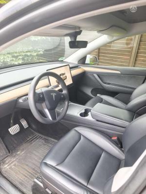 White Tesla Model Y 2022 in Klaipeda, with an engine capacity of 0.00 L and mileage of 51 thousand km for 24500 €, photo 6 on AUTOMOTO.COM.LV