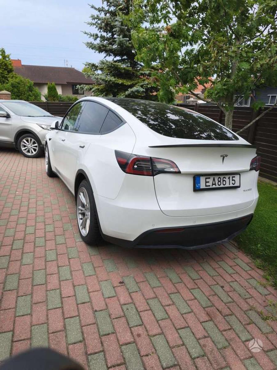 White Tesla Model Y 2022 in Klaipeda, with an engine capacity of 0.00 L and mileage of 51 thousand km for 24500 €, photo 8 on AUTOMOTO.COM.LV