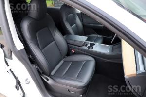 White Tesla Model Y 2022 in Tukums, with an engine capacity of 0.00 L and mileage of 99 thousand km for 32000 €, photo 9 on AUTOMOTO.COM.LV
