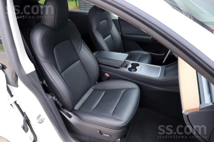 White Tesla Model Y 2022 in Tukums, with an engine capacity of 0.00 L and mileage of 99 thousand km for 32000 €, photo 9 on AUTOMOTO.COM.LV