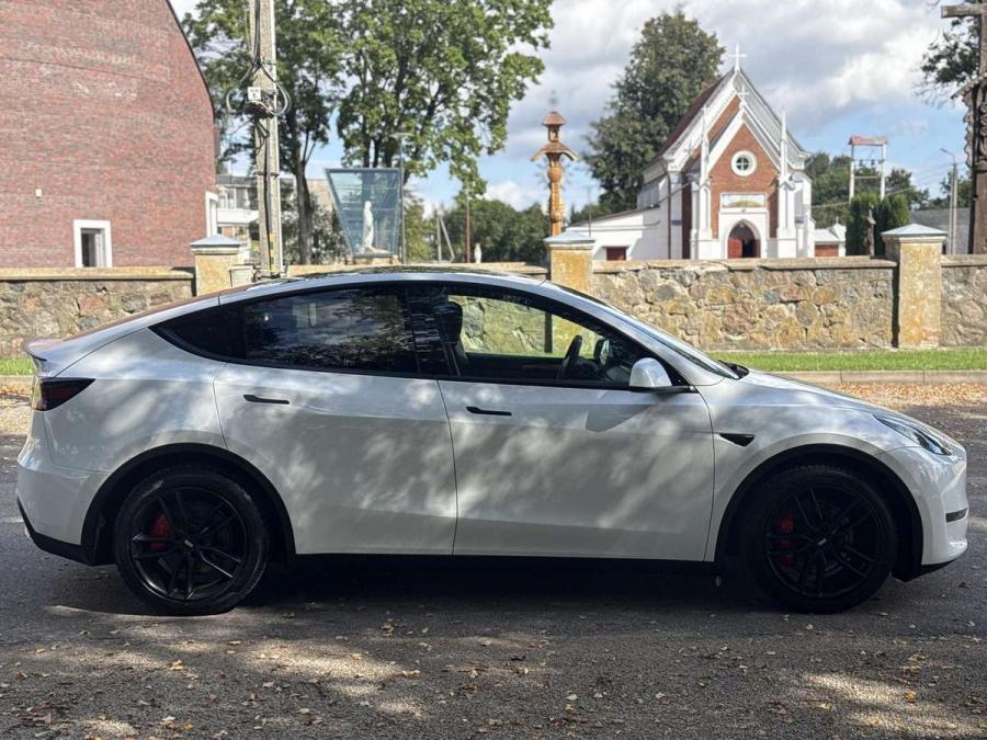 Balts Tesla Model Y 2022 Marijampole, ar dzinēja tilpumu 0.00 L un nobraukumu 90 tūkst. km par 29700 €, foto 5 vietnē AUTOMOTO.COM.LV