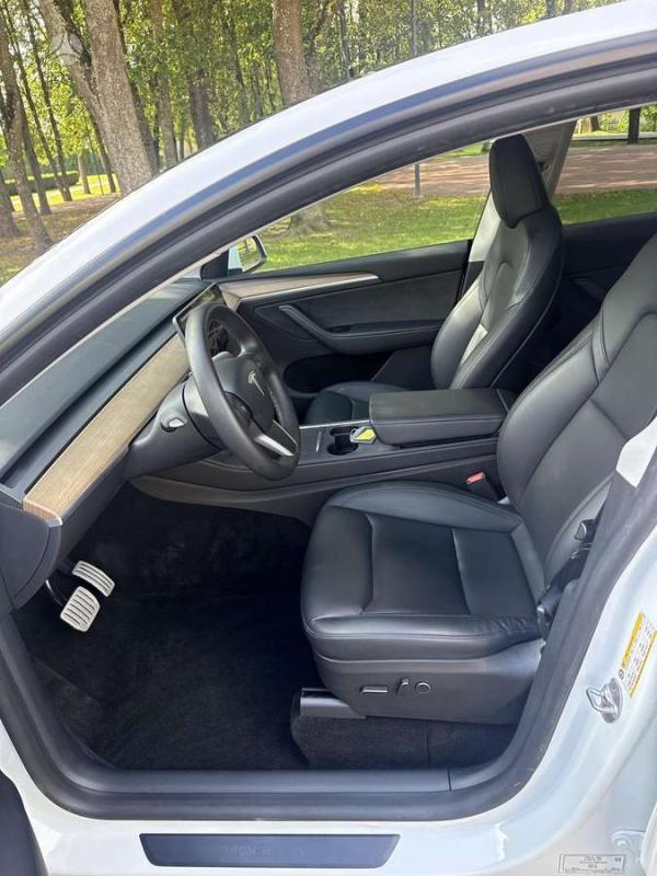Tesla Model Y 2022 Marijampole vietnē Balts Tesla Model Y 2022 Marijampole, ar dzinēja tilpumu 0.00 L un nobraukumu 90 tūkst. km par 29700 €, foto 10 vietnē AUTOMOTO.COM.LV
