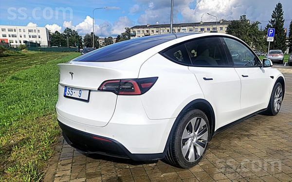 Тесла Модель Y 2022 в Рига на AUTOMOTO.COM.LV Белый Тесла Модель Y 2022 в Рига, объемом двигателя 0.00 л и пробегом 145 тыс. км за 31460 €, фото 4 на AUTOMOTO.COM.LV