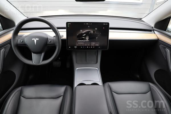 Белый Тесла Модель Y 2022 в Тукумс, объемом двигателя 0.00 л и пробегом 135 тыс. км за 30000 €, фото 8 на AUTOMOTO.COM.LV