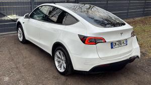 White Tesla Model Y 2023 in Jonava, with an engine capacity of 0.00 L and mileage of 34 thousand km for 15750 €, photo 7 on AUTOMOTO.COM.LV