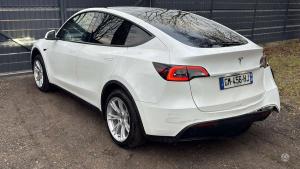 White Tesla Model Y 2023 in Jonava, with an engine capacity of 0.00 L and mileage of 34 thousand km for 15750 €, photo 15 on AUTOMOTO.COM.LV
