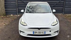 White Tesla Model Y 2023 in Jonava, with an engine capacity of 0.00 L and mileage of 34 thousand km for 15600 €, photo 2 on AUTOMOTO.COM.LV