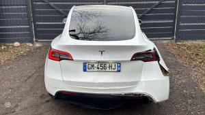 White Tesla Model Y 2023 in Jonava, with an engine capacity of 0.00 L and mileage of 34 thousand km for 15600 €, photo 6 on AUTOMOTO.COM.LV