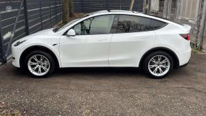 White Tesla Model Y 2023 in Jonava, with an engine capacity of 0.00 L and mileage of 34 thousand km for 15600 €, photo 16 on AUTOMOTO.COM.LV