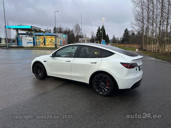Balts Tesla Model Y 2023 Tallina, ar dzinēja tilpumu 0.00 L un nobraukumu 16 tūkst. km par 38500 €, foto 4 vietnē AUTOMOTO.COM.LV