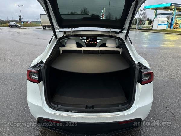 Balts Tesla Model Y 2023 Tallina, ar dzinēja tilpumu 0.00 L un nobraukumu 16 tūkst. km par 38500 €, foto 6 vietnē AUTOMOTO.COM.LV