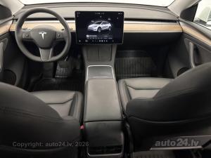 White Tesla Model Y 2023 in Tallinn, with an engine capacity of 0.00 L and mileage of 79 thousand km for 35990 €, photo 5 on AUTOMOTO.COM.LV