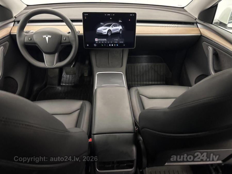 White Tesla Model Y 2023 in Tallinn, with an engine capacity of 0.00 L and mileage of 79 thousand km for 35990 €, photo 5 on AUTOMOTO.COM.LV