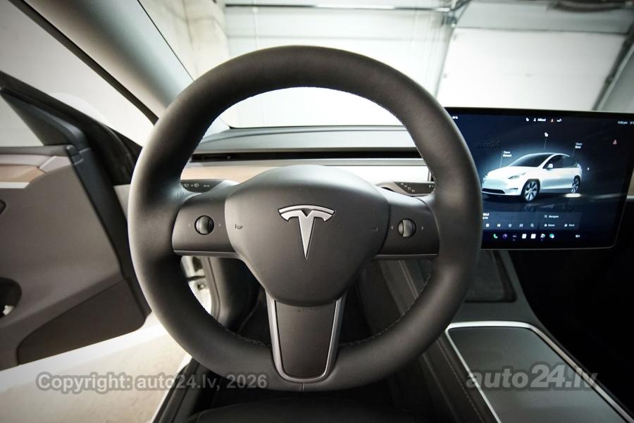 White Tesla Model Y 2023 in Tallinn, with an engine capacity of 0.00 L and mileage of 75 thousand km for 35990 €, photo 16 on AUTOMOTO.COM.LV