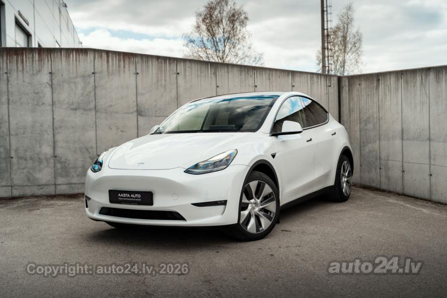 White Tesla Model Y 2023 in Tartu, with an engine capacity of 0.00 L and mileage of 48 thousand km for 36900 €, photo 1 on AUTOMOTO.COM.LV