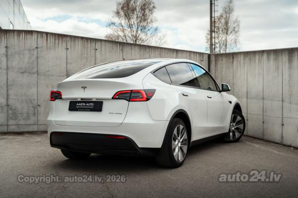 White Tesla Model Y 2023 in Tartu, with an engine capacity of 0.00 L and mileage of 48 thousand km for 36900 €, photo 2 on AUTOMOTO.COM.LV