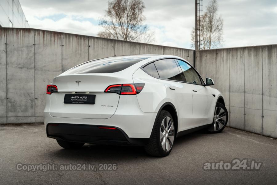White Tesla Model Y 2023 in Tartu, with an engine capacity of 0.00 L and mileage of 48 thousand km for 36900 €, photo 3 on AUTOMOTO.COM.LV