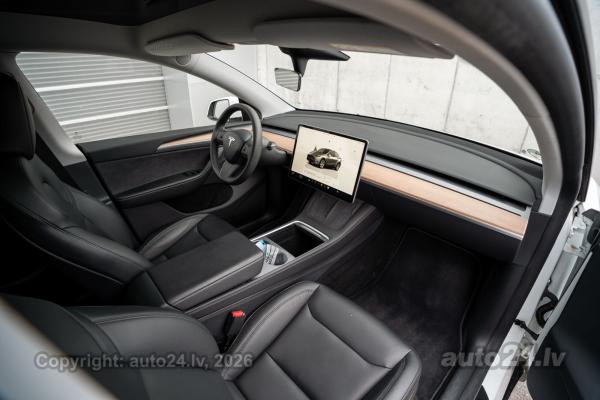 White Tesla Model Y 2023 in Tartu, with an engine capacity of 0.00 L and mileage of 48 thousand km for 36900 €, photo 4 on AUTOMOTO.COM.LV