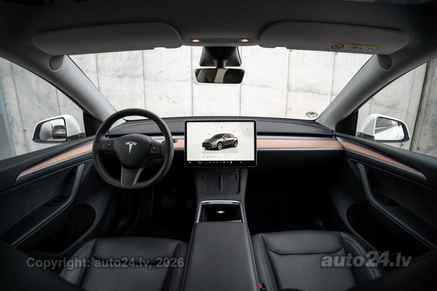White Tesla Model Y 2023 in Tartu, with an engine capacity of 0.00 L and mileage of 48 thousand km for 36900 €, photo 9 on AUTOMOTO.COM.LV