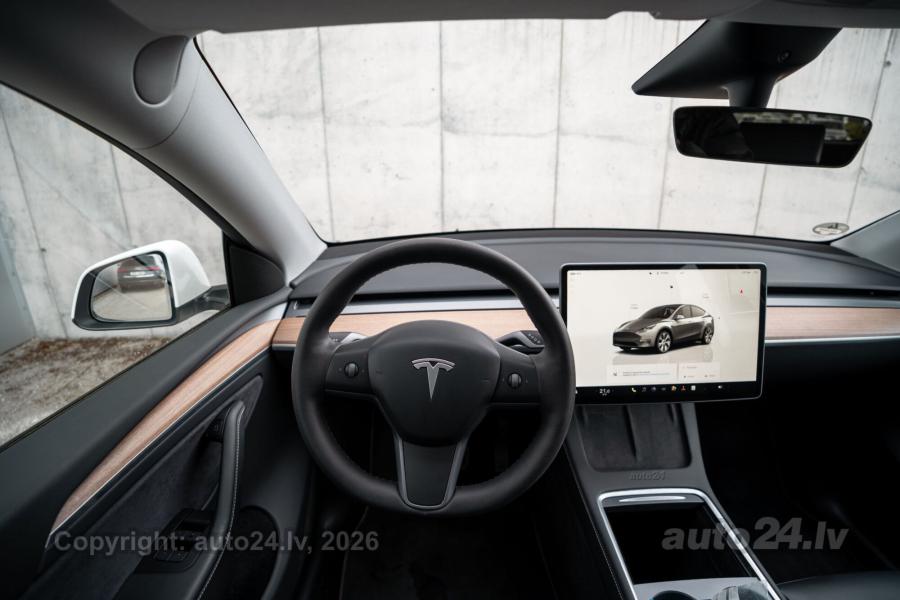 White Tesla Model Y 2023 in Tartu, with an engine capacity of 0.00 L and mileage of 48 thousand km for 36900 €, photo 10 on AUTOMOTO.COM.LV