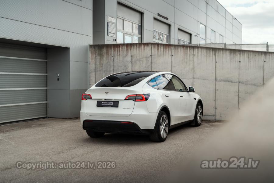White Tesla Model Y 2023 in Tartu, with an engine capacity of 0.00 L and mileage of 48 thousand km for 36900 €, photo 12 on AUTOMOTO.COM.LV