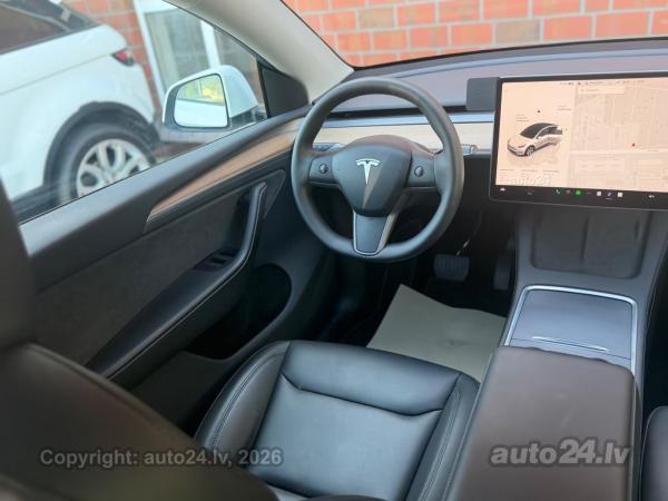 White Tesla Model Y 2023 in Tallinn, with an engine capacity of 0.00 L and mileage of 80 thousand km for 36990 €, photo 6 on AUTOMOTO.COM.LV