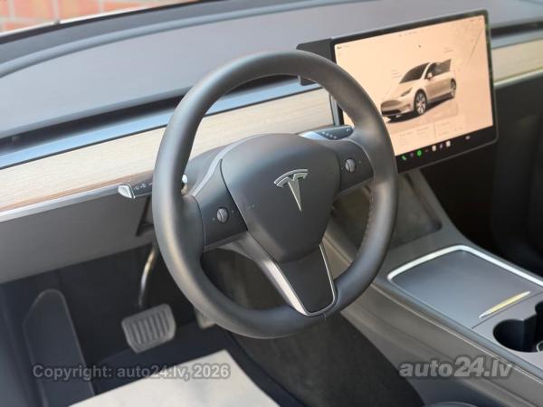 White Tesla Model Y 2023 in Tallinn, with an engine capacity of 0.00 L and mileage of 80 thousand km for 36990 €, photo 8 on AUTOMOTO.COM.LV