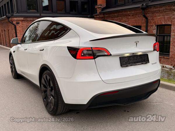 Balts Tesla Model Y 2023 Tallina, ar dzinēja tilpumu 0.00 L un nobraukumu 33 tūkst. km par 43900 €, foto 4 vietnē AUTOMOTO.COM.LV