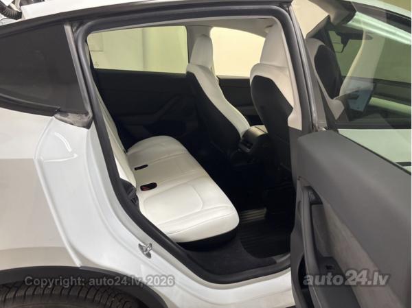 White Tesla Model Y 2023 in Tallinn, with an engine capacity of 0.00 L and mileage of 83 thousand km for 36490 €, photo 8 on AUTOMOTO.COM.LV