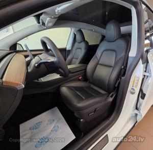 White Tesla Model Y 2023 in Tartu, with an engine capacity of 0.00 L and mileage of 118 thousand km for 33990 €, photo 7 on AUTOMOTO.COM.LV