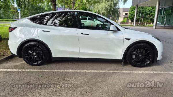White Tesla Model Y 2023 in Tallinn, with an engine capacity of 0.00 L and mileage of 52 thousand km for 36990 €, photo 7 on AUTOMOTO.COM.LV