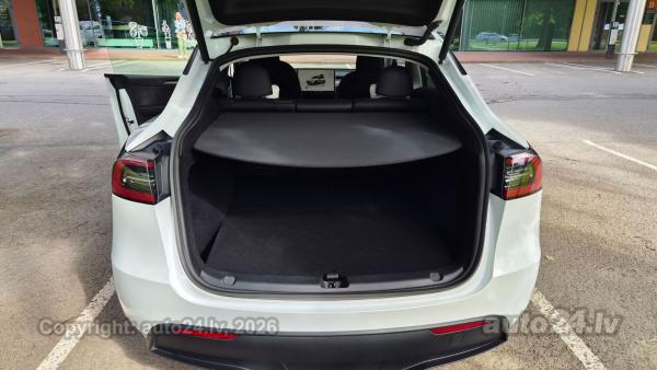 White Tesla Model Y 2023 in Tallinn, with an engine capacity of 0.00 L and mileage of 52 thousand km for 36990 €, photo 10 on AUTOMOTO.COM.LV