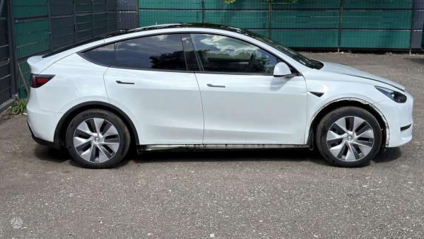 Balts Tesla Model Y 2023 Jonava, ar dzinēja tilpumu 0.00 L un nobraukumu 70 tūkst. km par 15950 €, foto 4 vietnē AUTOMOTO.COM.LV