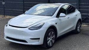 White Tesla Model Y 2023 in Jonava, with an engine capacity of 0.00 L and mileage of 70 thousand km for 15950 €, photo 10 on AUTOMOTO.COM.LV