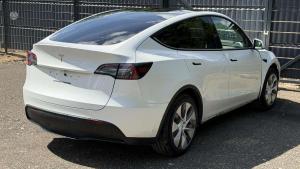 White Tesla Model Y 2023 in Jonava, with an engine capacity of 0.00 L and mileage of 70 thousand km for 15950 €, photo 14 on AUTOMOTO.COM.LV