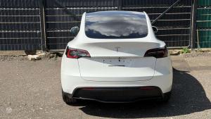 White Tesla Model Y 2023 in Jonava, with an engine capacity of 0.00 L and mileage of 70 thousand km for 15950 €, photo 15 on AUTOMOTO.COM.LV