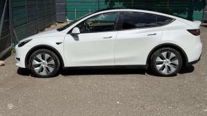 White Tesla Model Y 2023 in Jonava, with an engine capacity of 0.00 L and mileage of 70 thousand km for 15950 €, photo 17 on AUTOMOTO.COM.LV