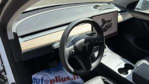 White Tesla Model Y 2023 in Jonava, with an engine capacity of 0.00 L and mileage of 70 thousand km for 15950 €, photo 22 on AUTOMOTO.COM.LV