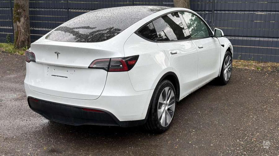 Balts Tesla Model Y 2023 Jonava, ar dzinēja tilpumu 0.00 L un nobraukumu 70 tūkst. km par 16750 €, foto 10 vietnē AUTOMOTO.COM.LV