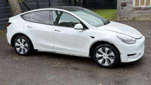 Balts Tesla Model Y 2023 Jonava, ar dzinēja tilpumu 0.00 L un nobraukumu 70 tūkst. km par 16750 €, foto 17 vietnē AUTOMOTO.COM.LV