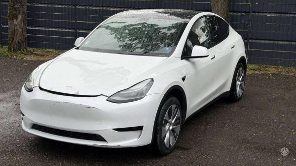 White Tesla Model Y 2023 in Jonava, with an engine capacity of 0.00 L and mileage of 70 thousand km for 16600 €, photo 9 on AUTOMOTO.COM.LV