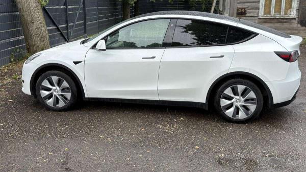 Balts Tesla Model Y 2023 Jonava, ar dzinēja tilpumu 0.00 L un nobraukumu 70 tūkst. km par 16500 €, foto 3 vietnē AUTOMOTO.COM.LV