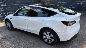 White Tesla Model Y 2023 in Jonava, with an engine capacity of 0.00 L and mileage of 70 thousand km for 16900 €, photo 17 on AUTOMOTO.COM.LV