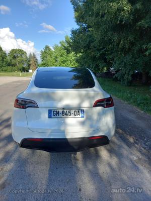 White Tesla Model Y 2023 in Tartu, with an engine capacity of 0.00 L and mileage of 29 thousand km for 35200 €, photo 4 on AUTOMOTO.COM.LV